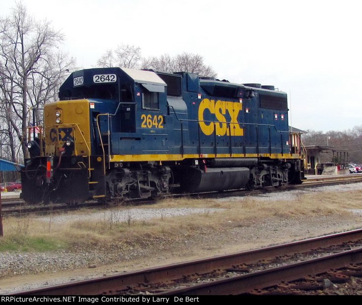 CSX 2642 The Manchester switcher, idling with asthma or a cracked exhaust manifold